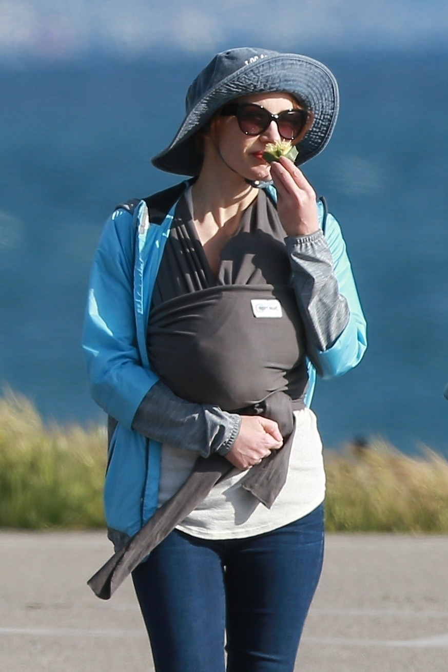 Jessica Chastain and husband step out with baby