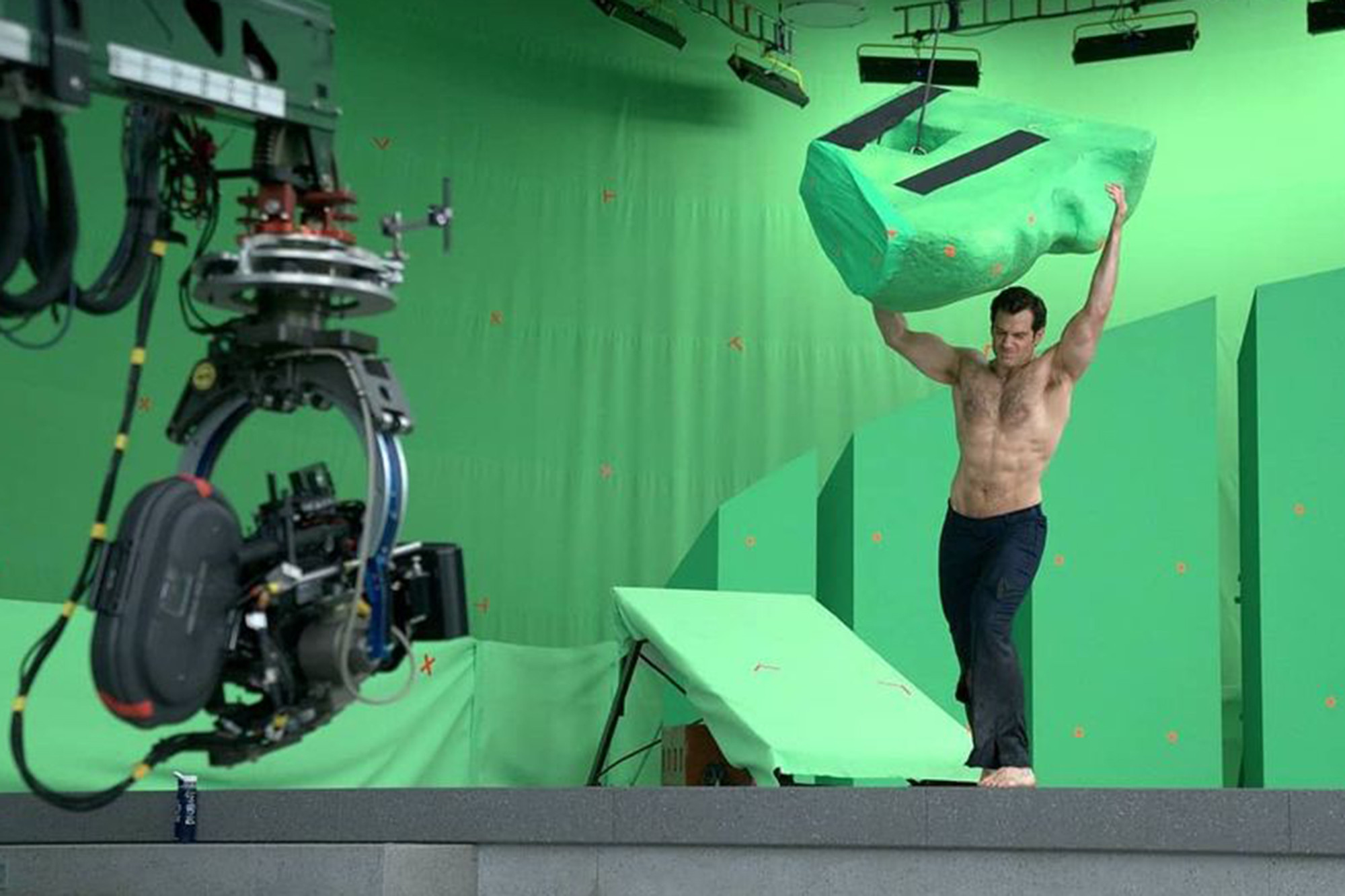Best star snaps of the week: Celebs take to the green screen and more
