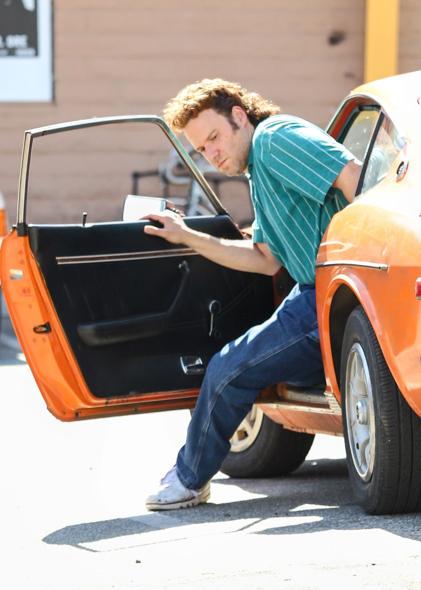 Ben Affleck looks tired while meeting Jennifer Garner and more star snaps